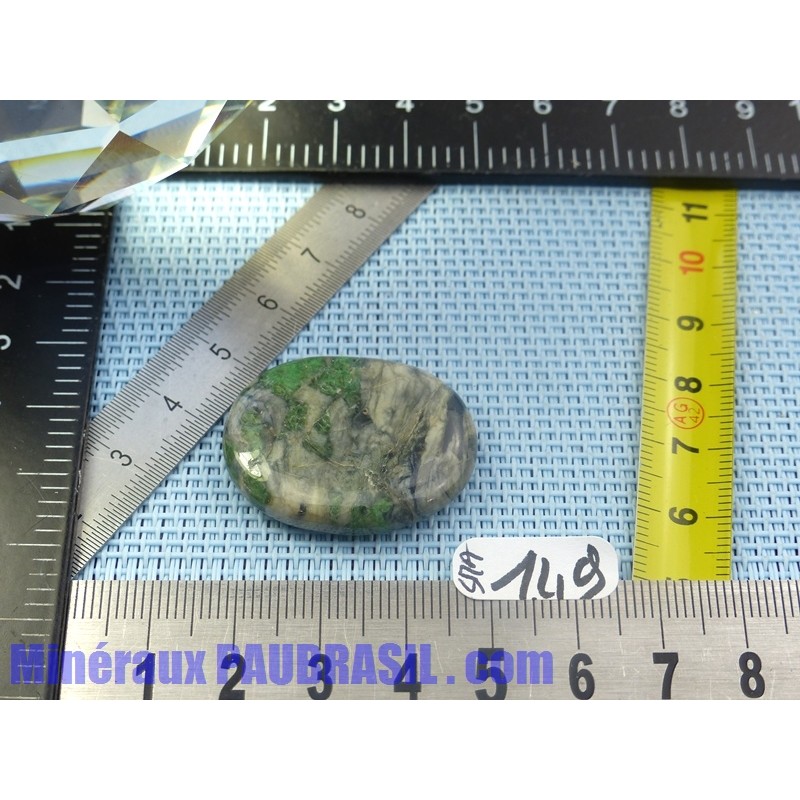 Smaragdite du Cap Corse en galet plat - Les minéraux et leurs vertus.